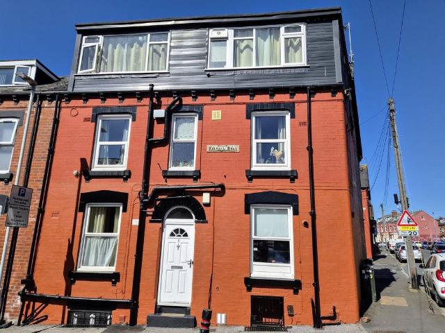 6 bedroom end of terrace house for sale