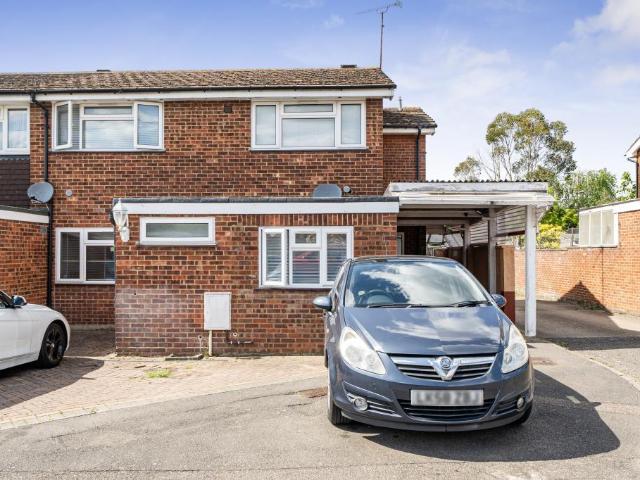 6 bedroom end of terrace house for sale