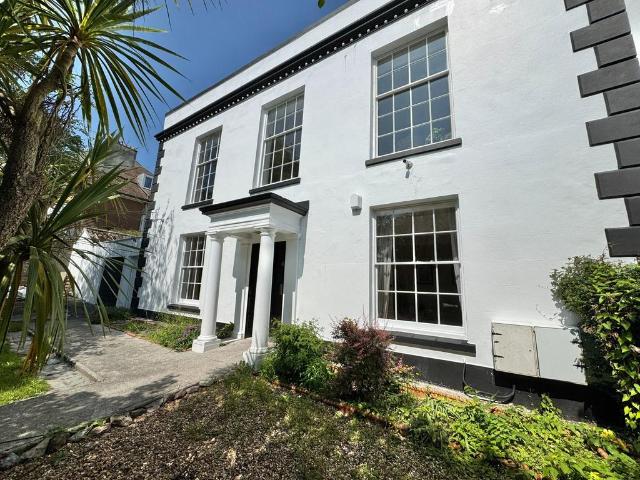 6 bedroom end of terrace house for sale