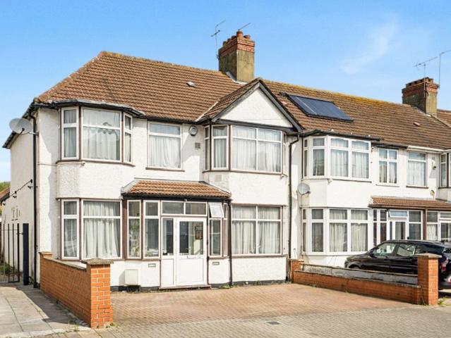 6 bedroom end of terrace house for sale