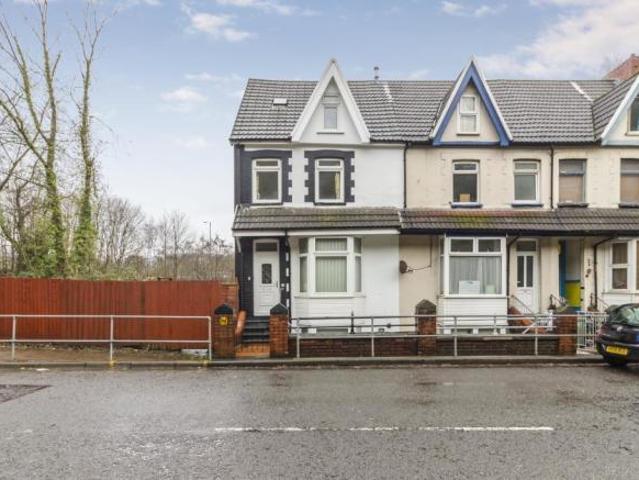6 bedroom end of terrace house for sale