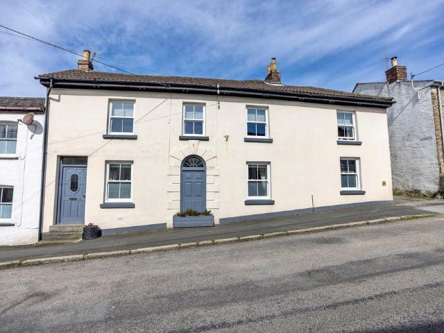 6 bedroom end of terrace house for sale