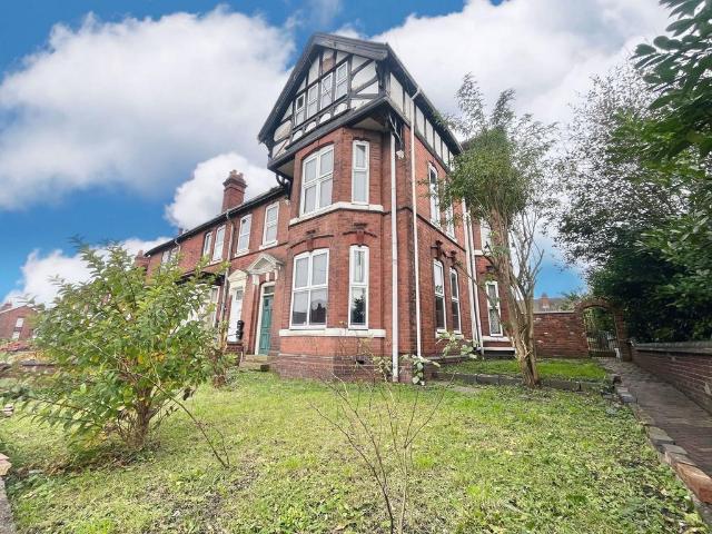6 bedroom end of terrace house for sale