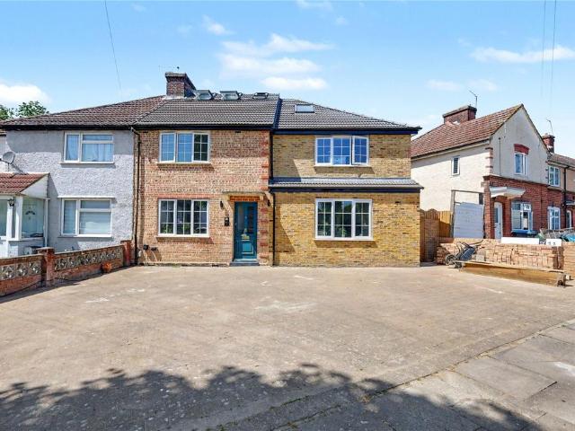 5 bedroom end of terrace house for sale