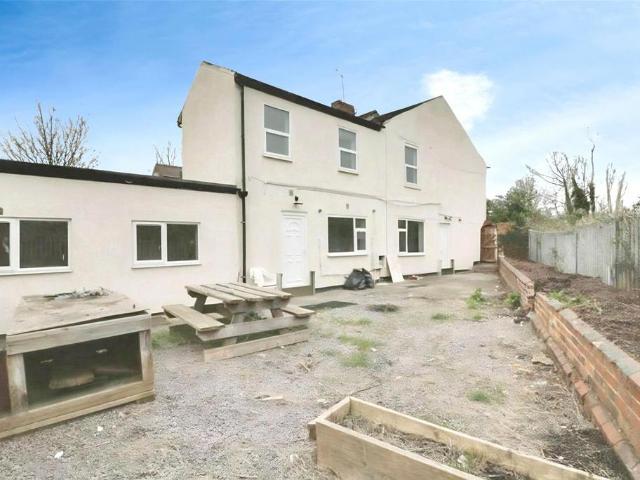 6 bedroom end of terrace house for sale