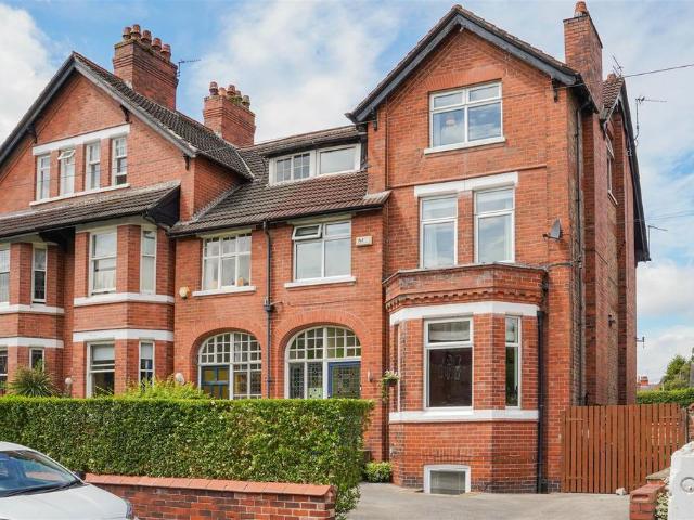6 bedroom end of terrace house for sale