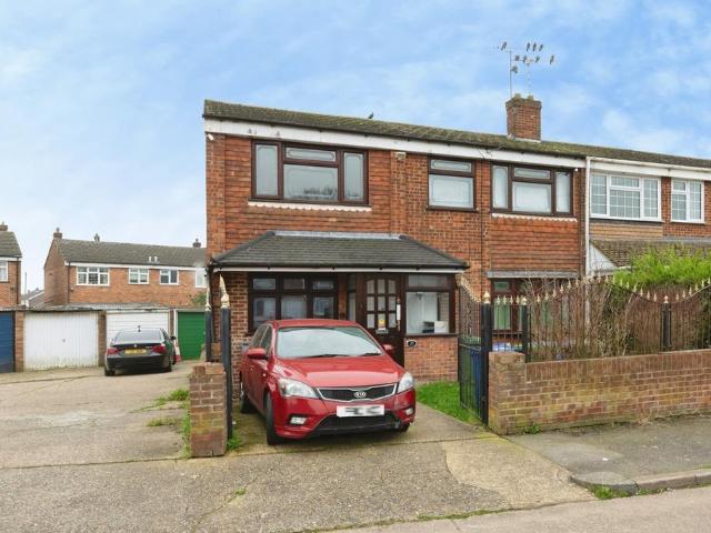 6 bedroom end of terrace house for sale