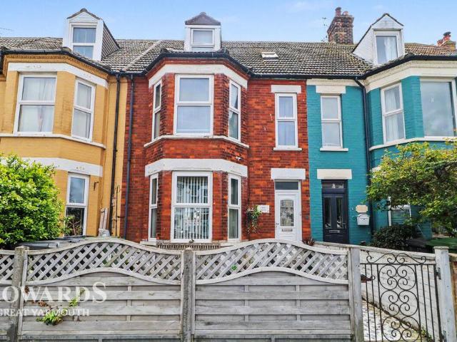 6 bedroom end of terrace house for sale