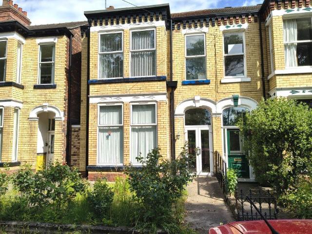 6 bedroom end of terrace house for sale
