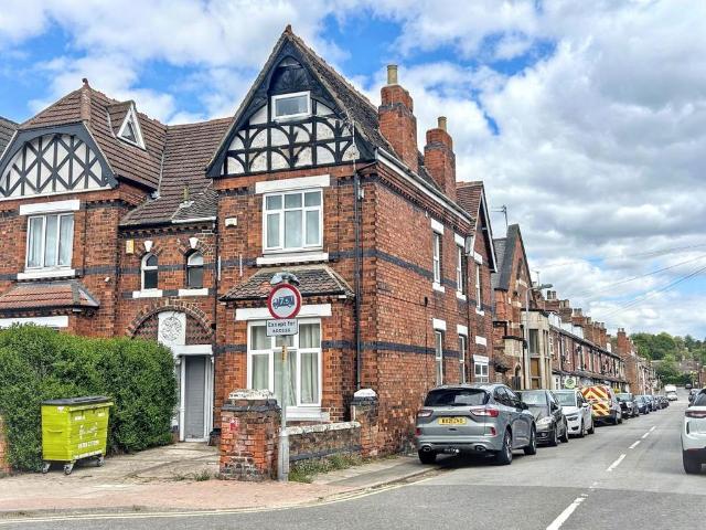 6 bedroom end of terrace house for sale