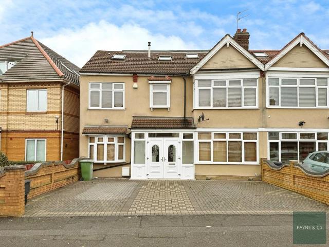 6 bedroom end of terrace house for sale