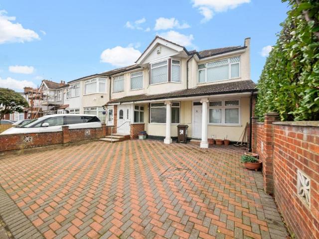 6 bedroom end of terrace house for sale