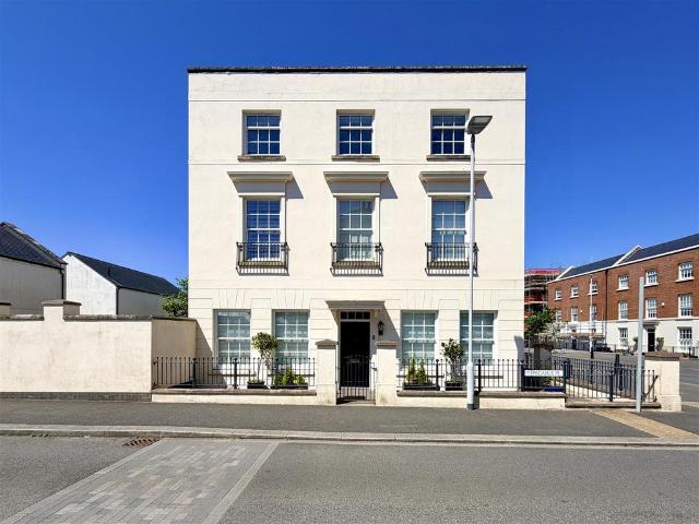 6 bedroom end of terrace house for sale