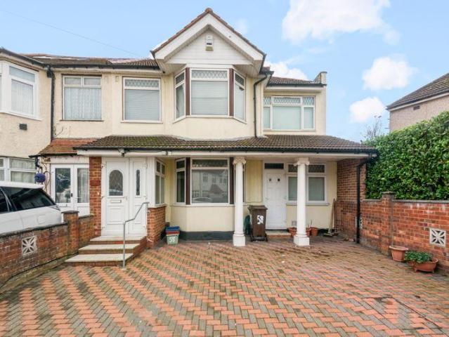 6 bedroom end of terrace house for sale