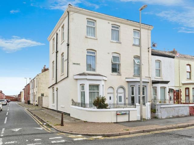 6 bedroom end of terrace house for sale
