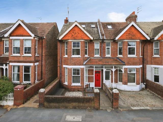 6 bedroom end of terrace house for sale