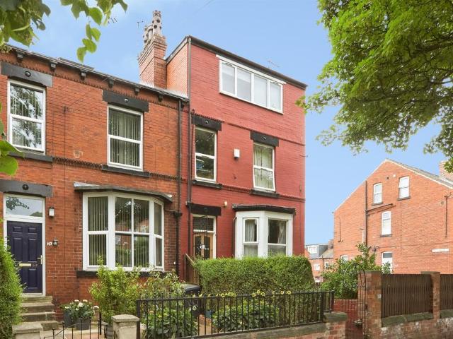 6 bedroom end of terrace house for sale
