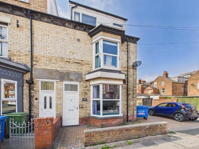 6 bedroom end of terrace house for sale