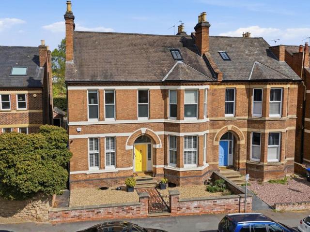 6 bedroom end of terrace house for sale