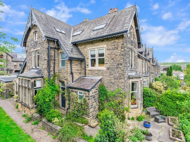 6 bedroom end of terrace house for sale