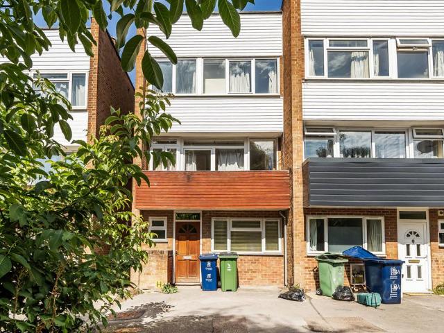 6 bedroom end of terrace house for sale