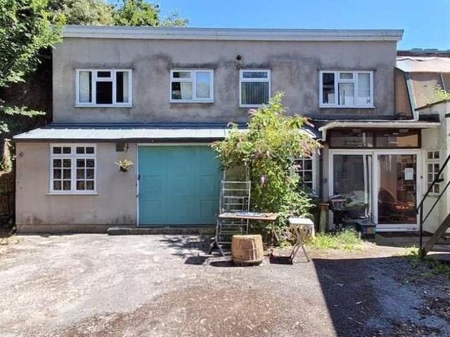 6 bedroom end of terrace house for sale
