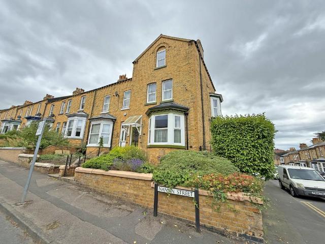 6 bedroom end of terrace house for sale