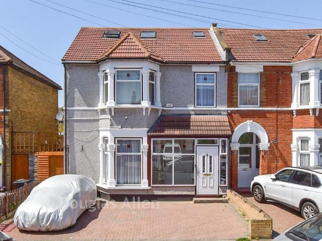 6 bedroom end of terrace house for sale