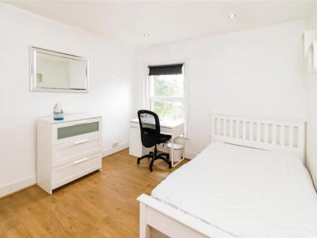 6 bedroom end of terrace house for sale in Cedar Road, Inner Avenue, Southampton, Hampshire, SO14