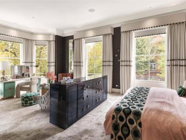 6 bedroom end of terrace house for sale in Chepstow Villas, London, W11