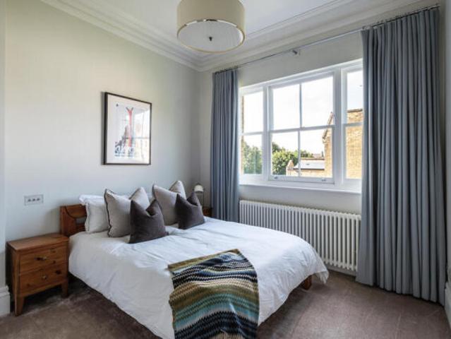 6 bedroom end of terrace house for sale in Geraldine Road, London, SW18