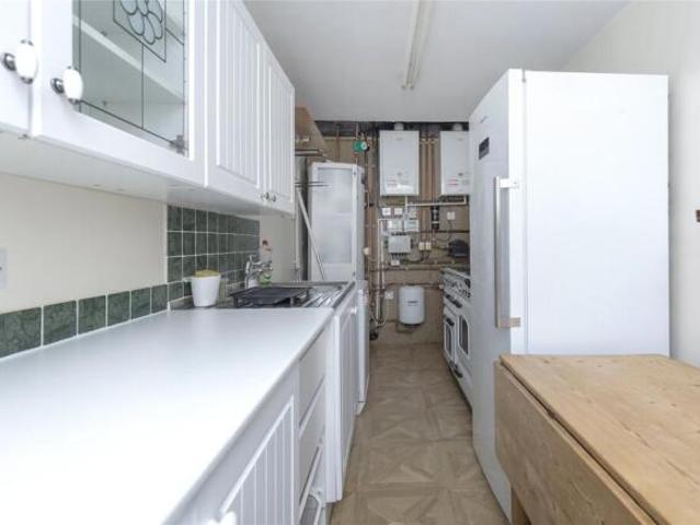 6 bedroom end of terrace house for sale in Gledholt Road, Gledholt, Huddersfield, West Yorkshire, HD1