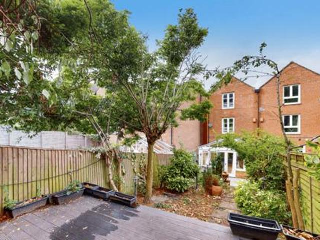 6 Bedroom End Of Terrace House For Sale In London