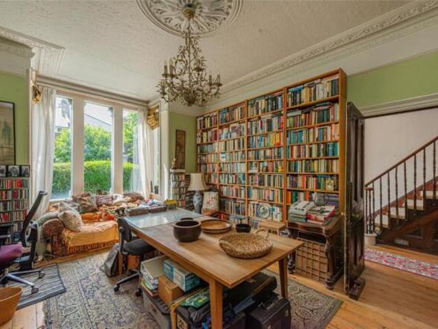 6 bedroom end of terrace house for sale in Mercers Road, Islington, London, N19