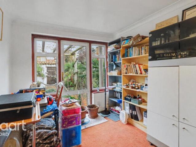 6 bedroom end of terrace house for sale in Shirley Gardens, Barking, IG11