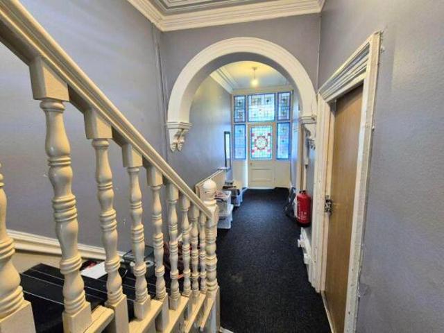 6 bedroom end of terrace house for sale in Regent Park Avenue, Leeds, LS6