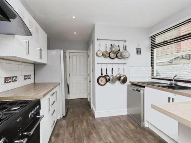 6 bedroom end of terrace house for sale in Whitley Road, Eastbourne, BN22