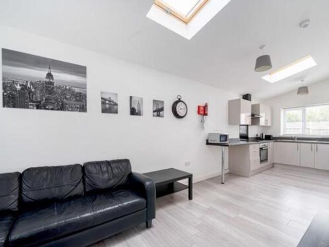 6 Bedroom End Of Terrace House For Sale In Windsor