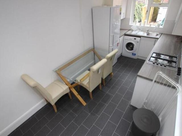 6 bedroom end of terrace house for sale in Thames Avenue, Reading, RG1
