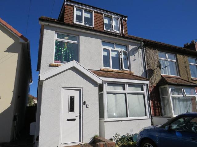 6 bedroom end of terrace house to rent
