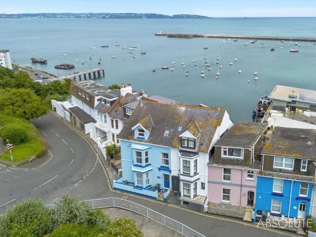 6 bedroom end of terrace house to rent