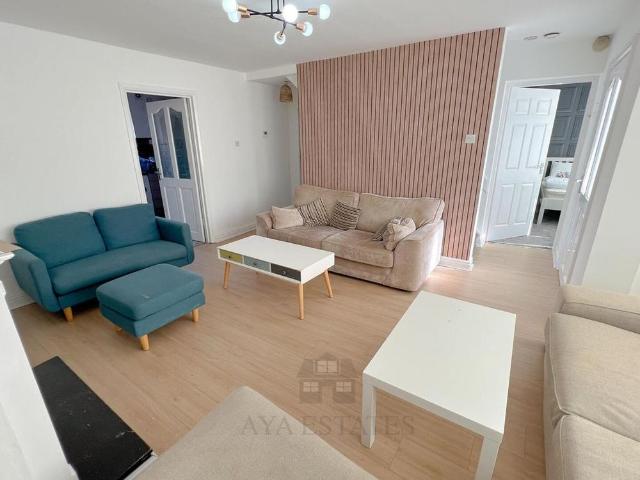 6 bedroom end of terrace house to rent