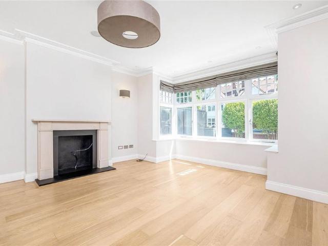 6 bedroom end of terrace house to rent