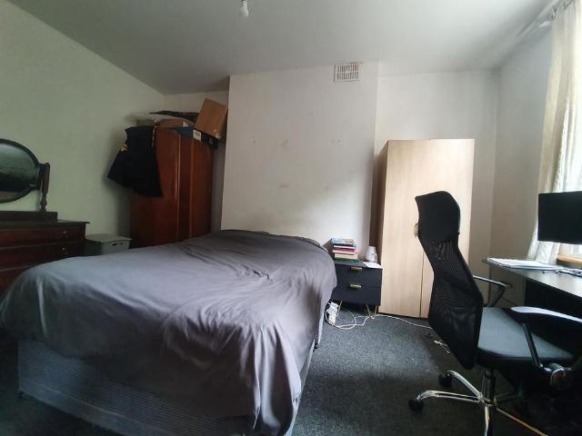 6 bedroom end of terrace house to rent