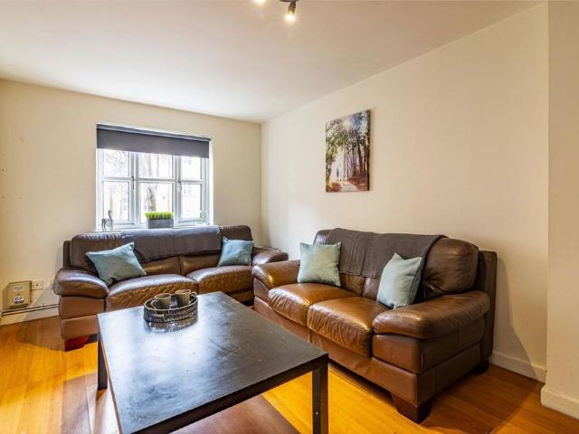 6 bedroom end of terrace house to rent