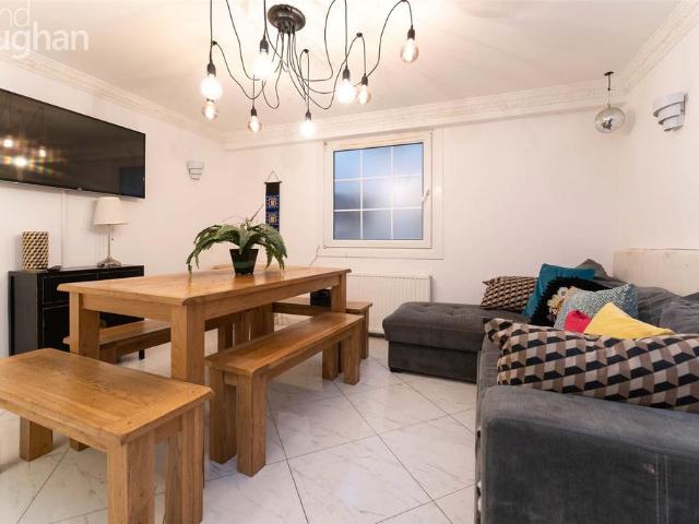 6 bedroom end of terrace house to rent