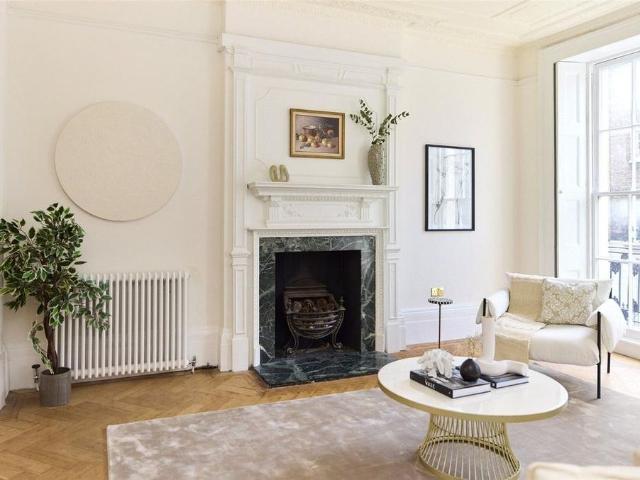 6 bedroom end of terrace house to rent