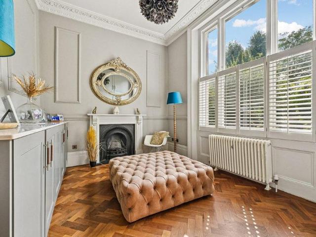 6 bedroom end of terrace house to rent