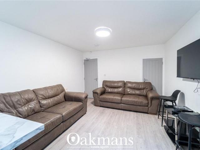 6 bedroom end of terrace house to rent