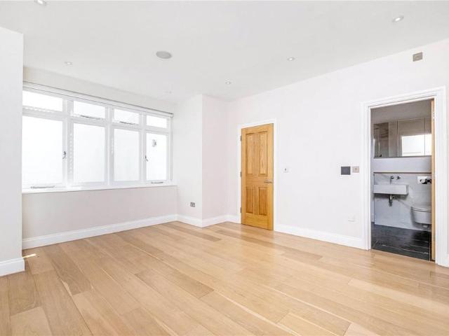 6 bedroom end of terrace house to rent